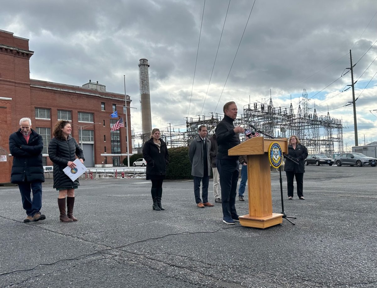 CT has a trash problem. Here's how Lamont wants to solve it