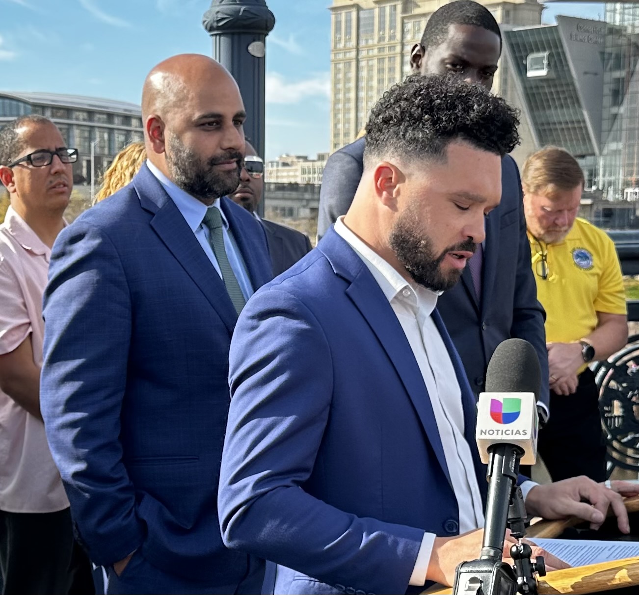 Hartford, East Hartford mayors to look into sharing jobs, services