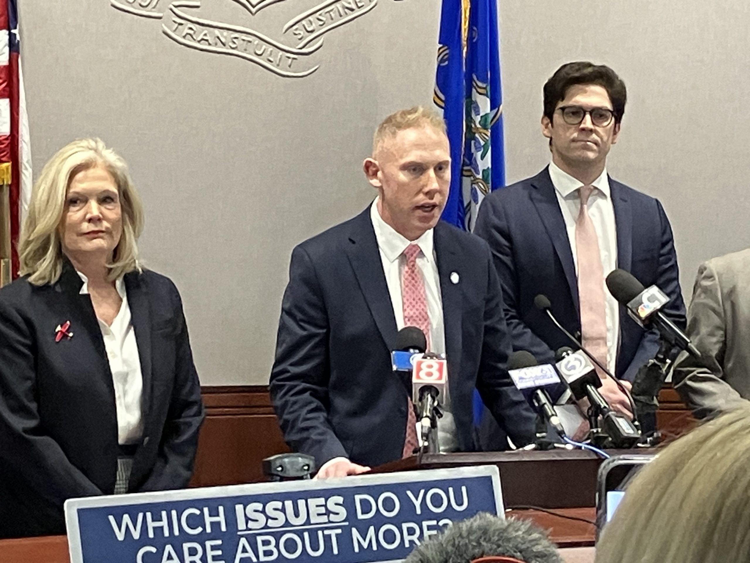 CT Senate GOP: Cut income tax, freeze state employee wages