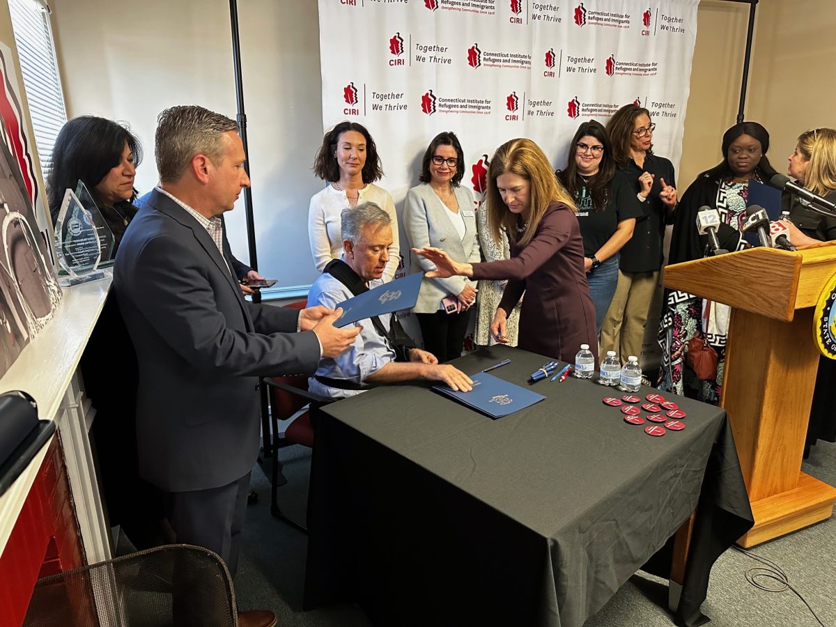 Chris Murphy beats Matthew Corey; wins reelection to U.S. Senate